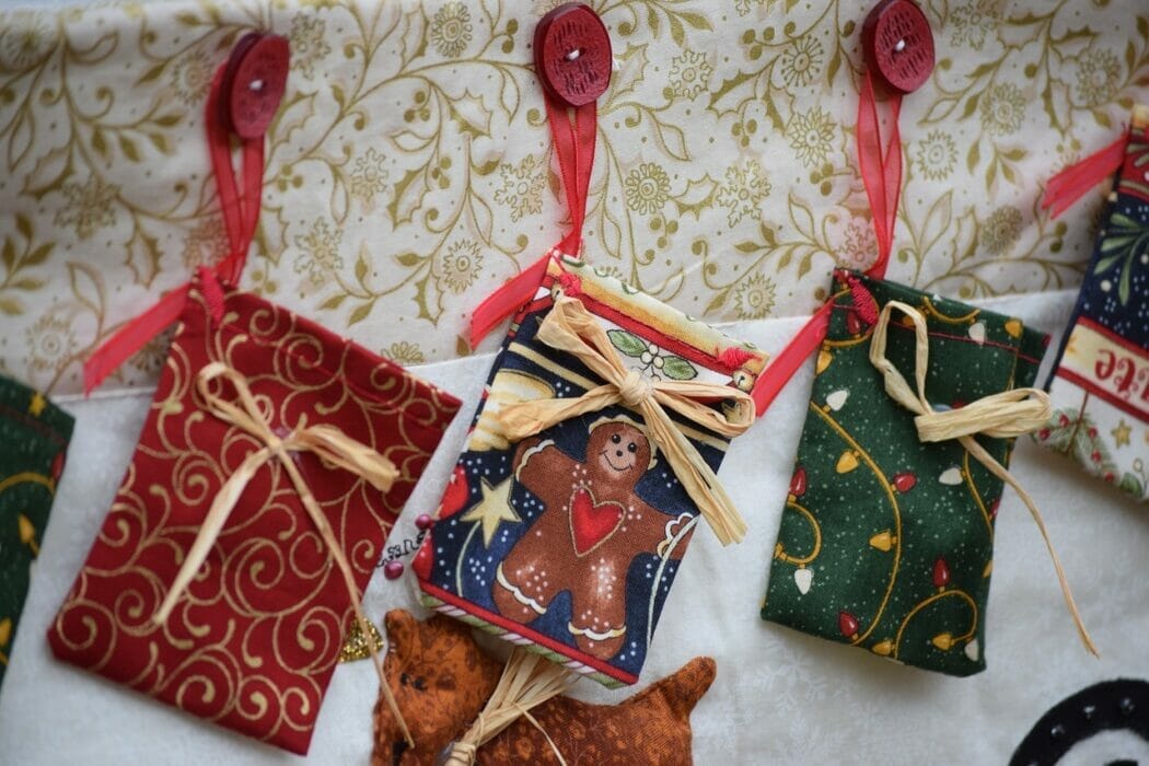 Get Extra Large Gift Bags for Big Presents | by WomenBags.co.uk | May ...