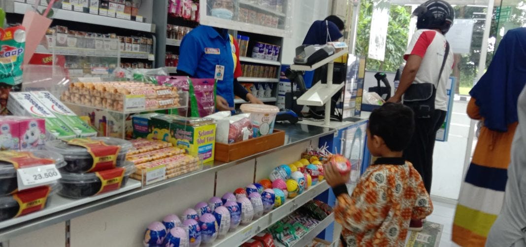 Kisah Romantis Antara Si Kecil dan Kinder Joy | by Bani Askar | Medium