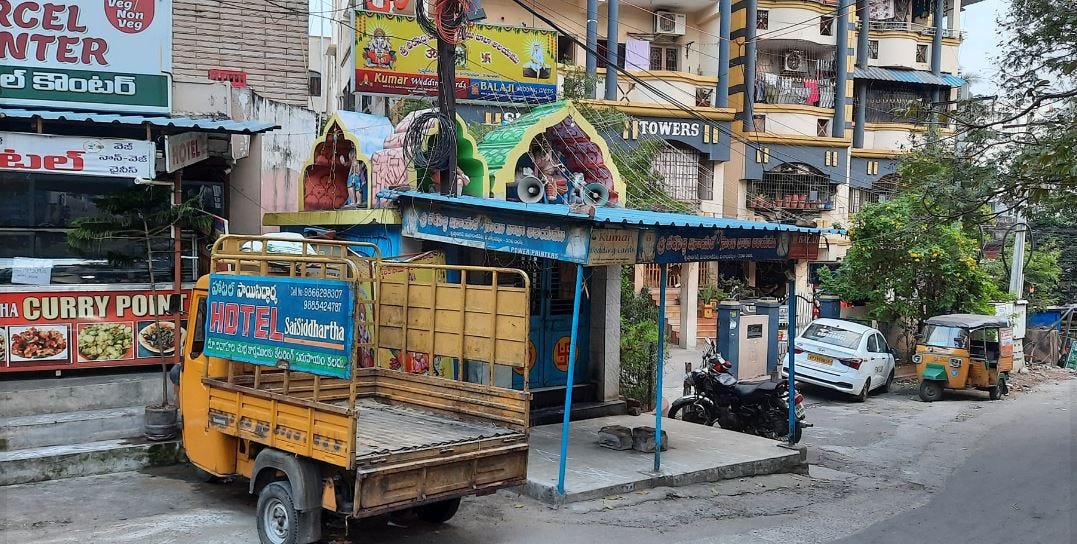 Middle India 31 — Smiley Face Cappuccinos, Exploding Turkeys and ...