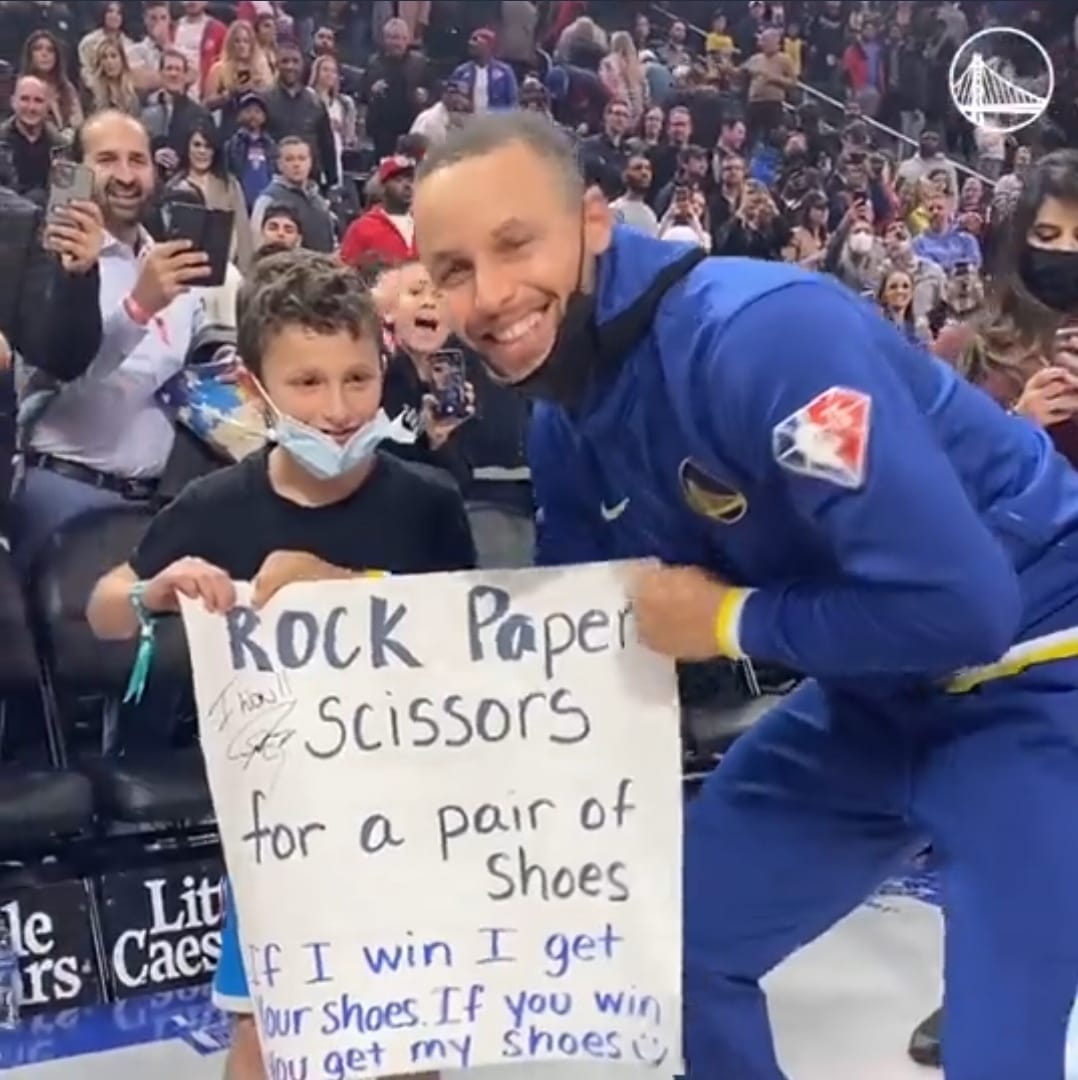 Steph Kerry plays “stone, paper scissors” for shoes. - Sportr.io - Medium