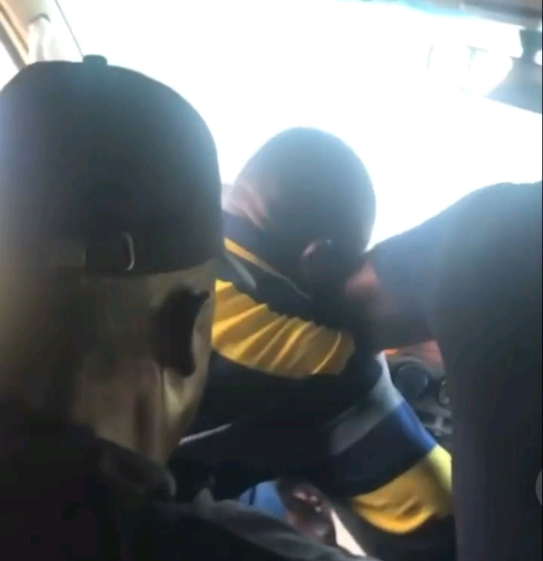 Moment Officers slap driver, drags steering wheel with him while ...