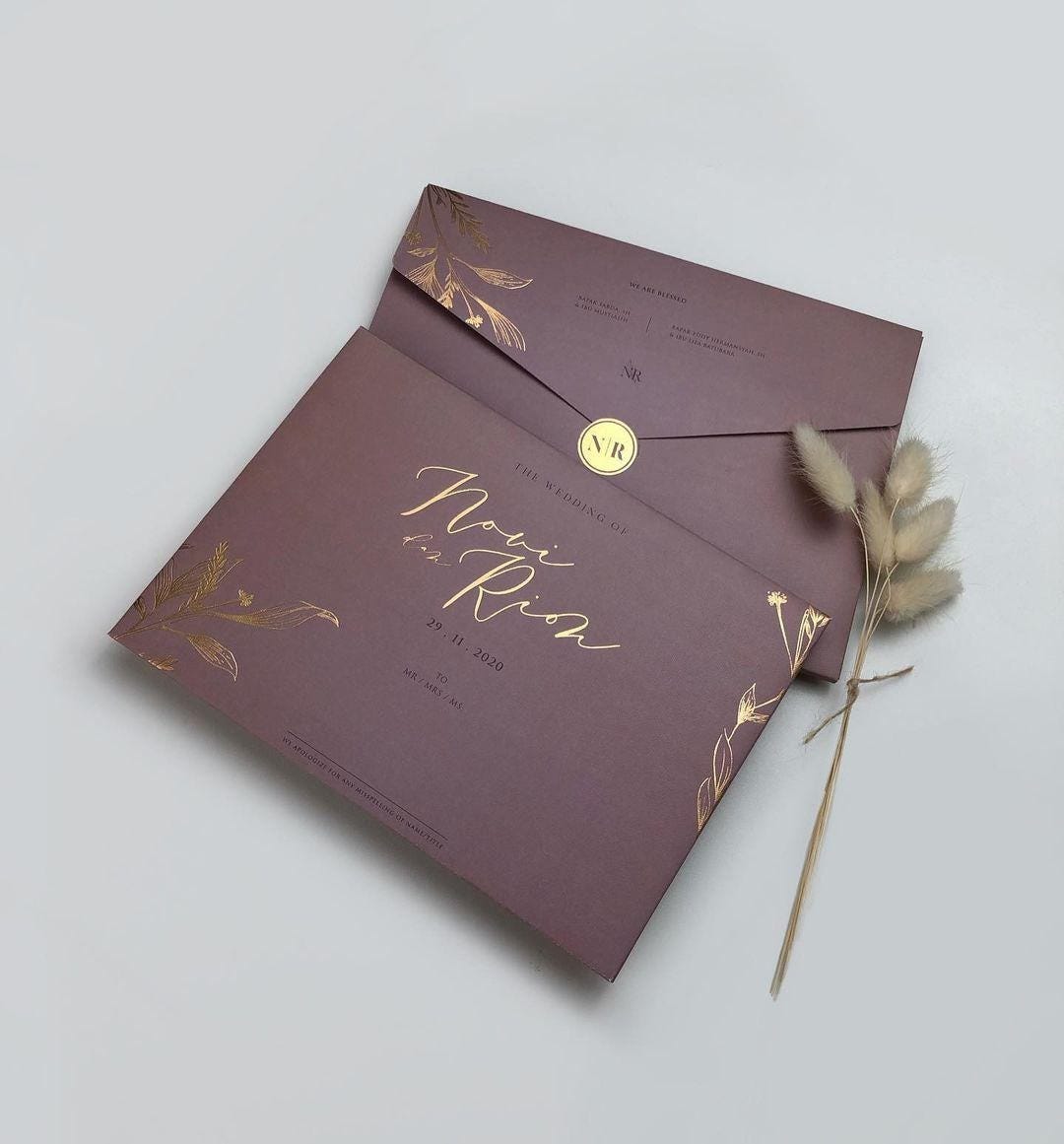 Buat Desain Undangan Pernikahan Aesthetic Dengan Cara-Cara ini, Dijamin ...