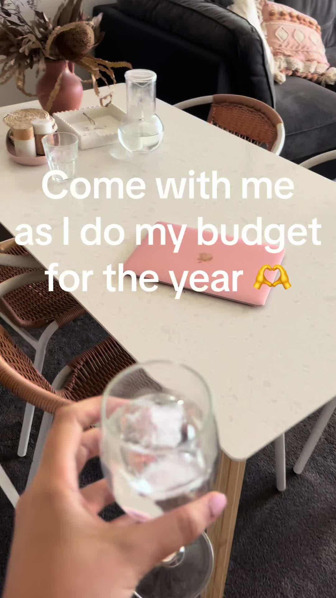 Is it time for you to give the bucket budget system a go? Link in bio ...