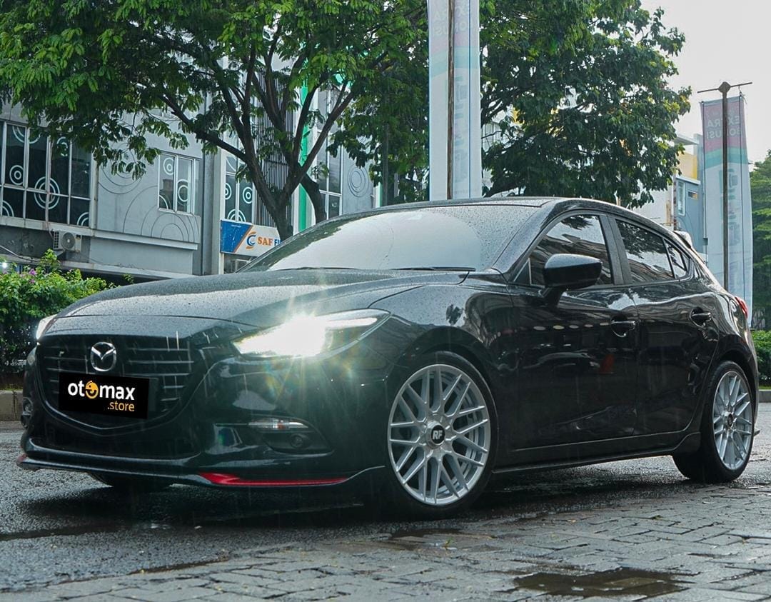 Tren Modifikasi: Transformasi Mazda 3 Hatchback dengan Velg Rotiform ...
