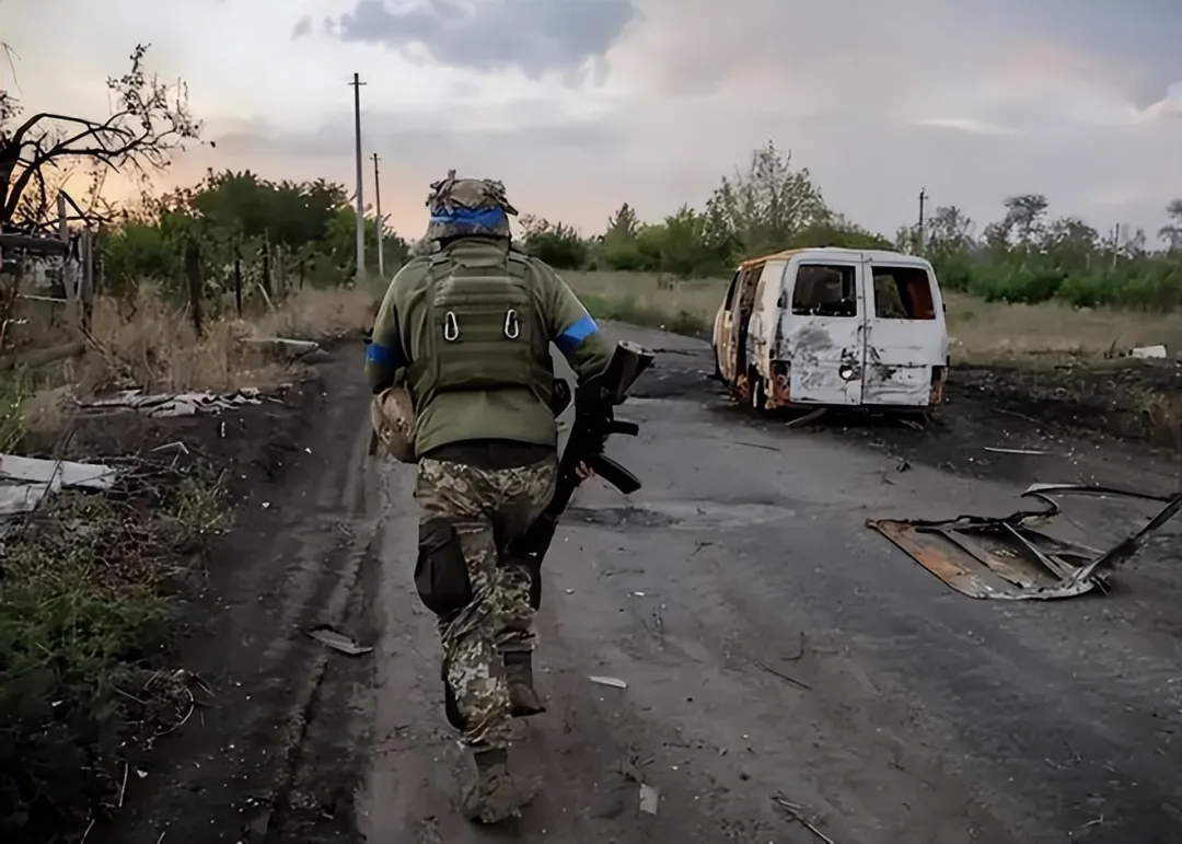 Russia-Ukraine War Front: Two Battlefields, Two Styles | by History ...