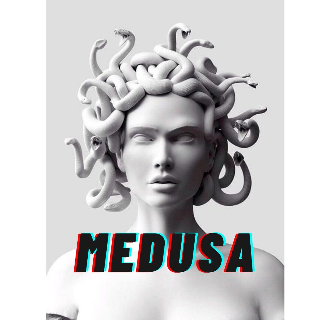 MEDUSA Transformação da medusa A estatua no salão, atua As tuas ...