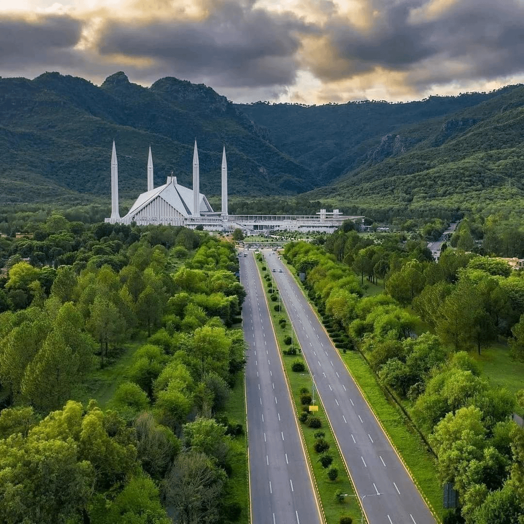 Faisal Mosque: A Symbol of Islamic Architecture | by Shahid pervaiz ...