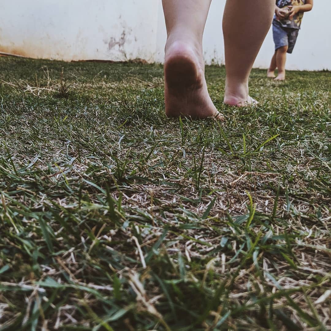 Ver com os pés.. Em “Mulheres que Correm com os Lobos”… | by Thayla ...