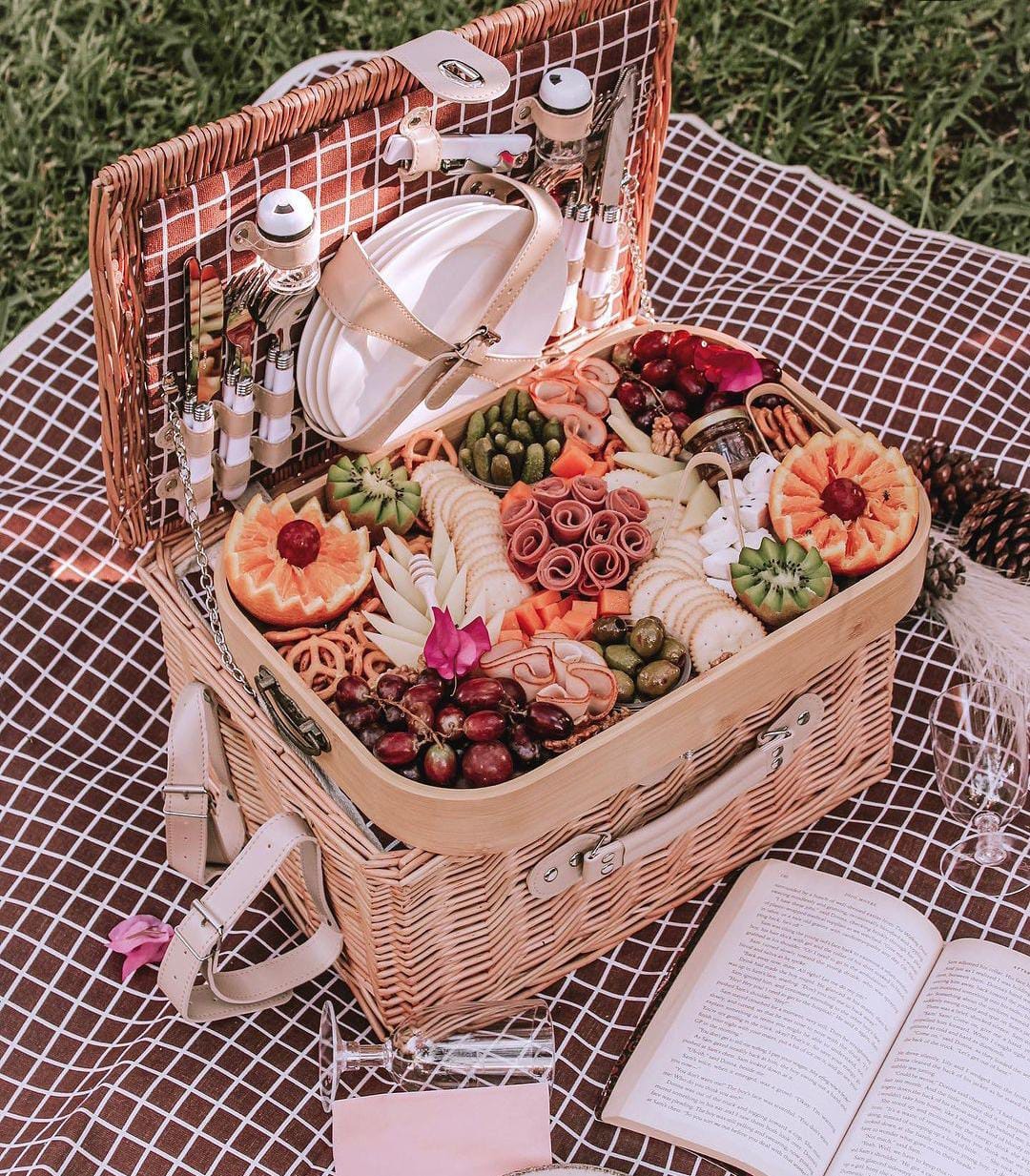 Tips on how to prepare a picnic basket | by Fariha Sana | Dec, 2023 ...