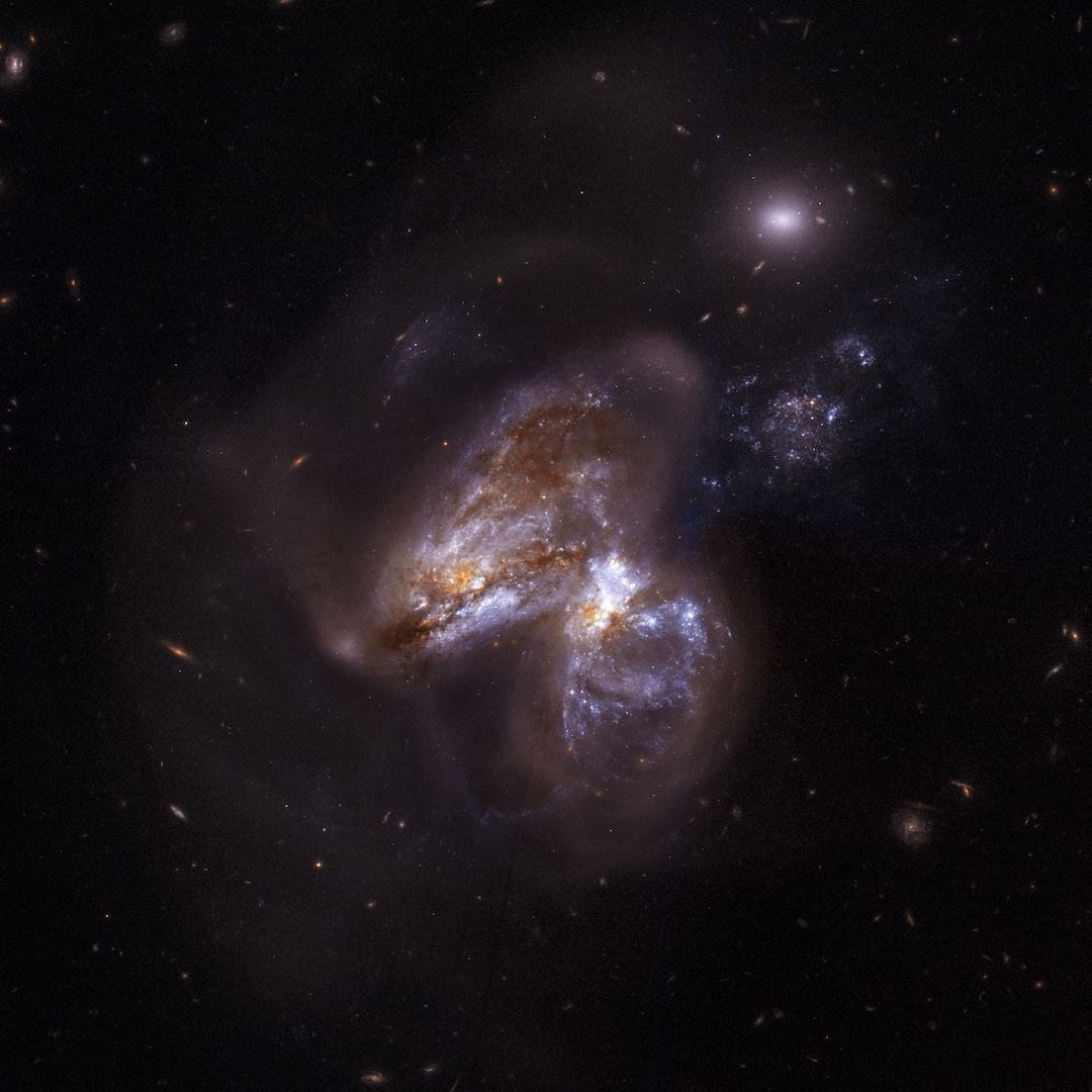 The colliding galaxies called Arp 299 - SpaceInfo Club - Medium