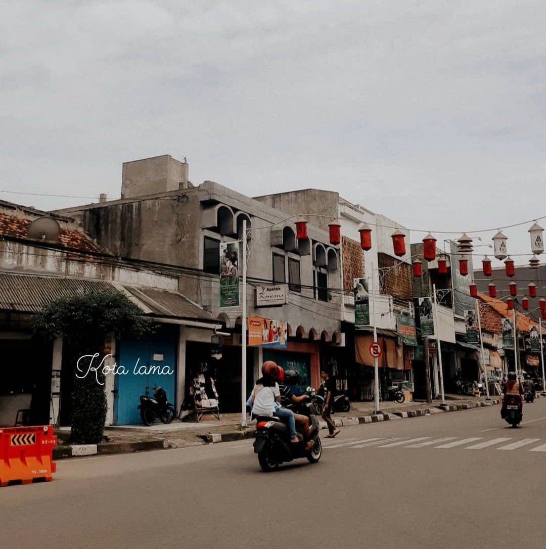 Selamat malam, kota lama ku. Setelah menempuh perjalanan sekitar 12 ...
