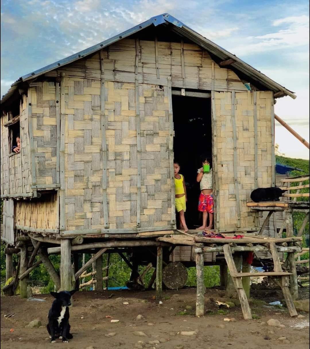PWERTAHAN, BINTANA - Reymund Titong - Medium