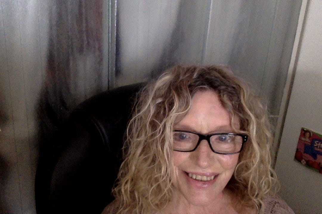 Curls Are Back! Call Me Trivial but It’s the Best News I’ve Heard All ...