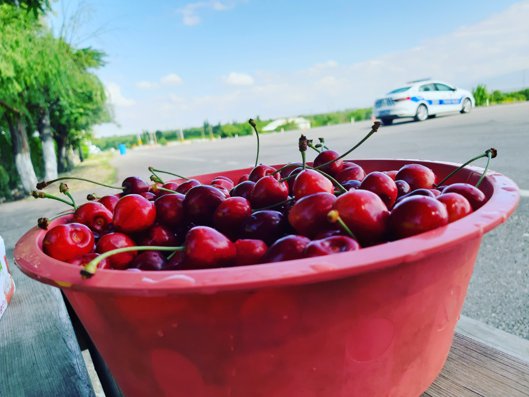 Performer or Poser? Identifying Cherry-Pickers in the Workplace — Jinks Leadership Blog | by ...