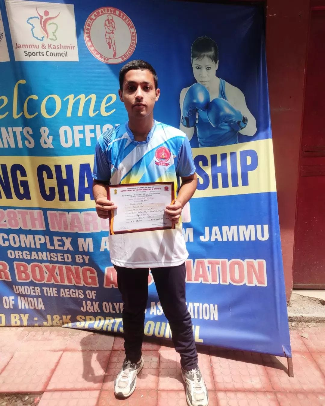"From Phinder to Pro: The Inspiring Journey of Deepak in Indian Boxing ...