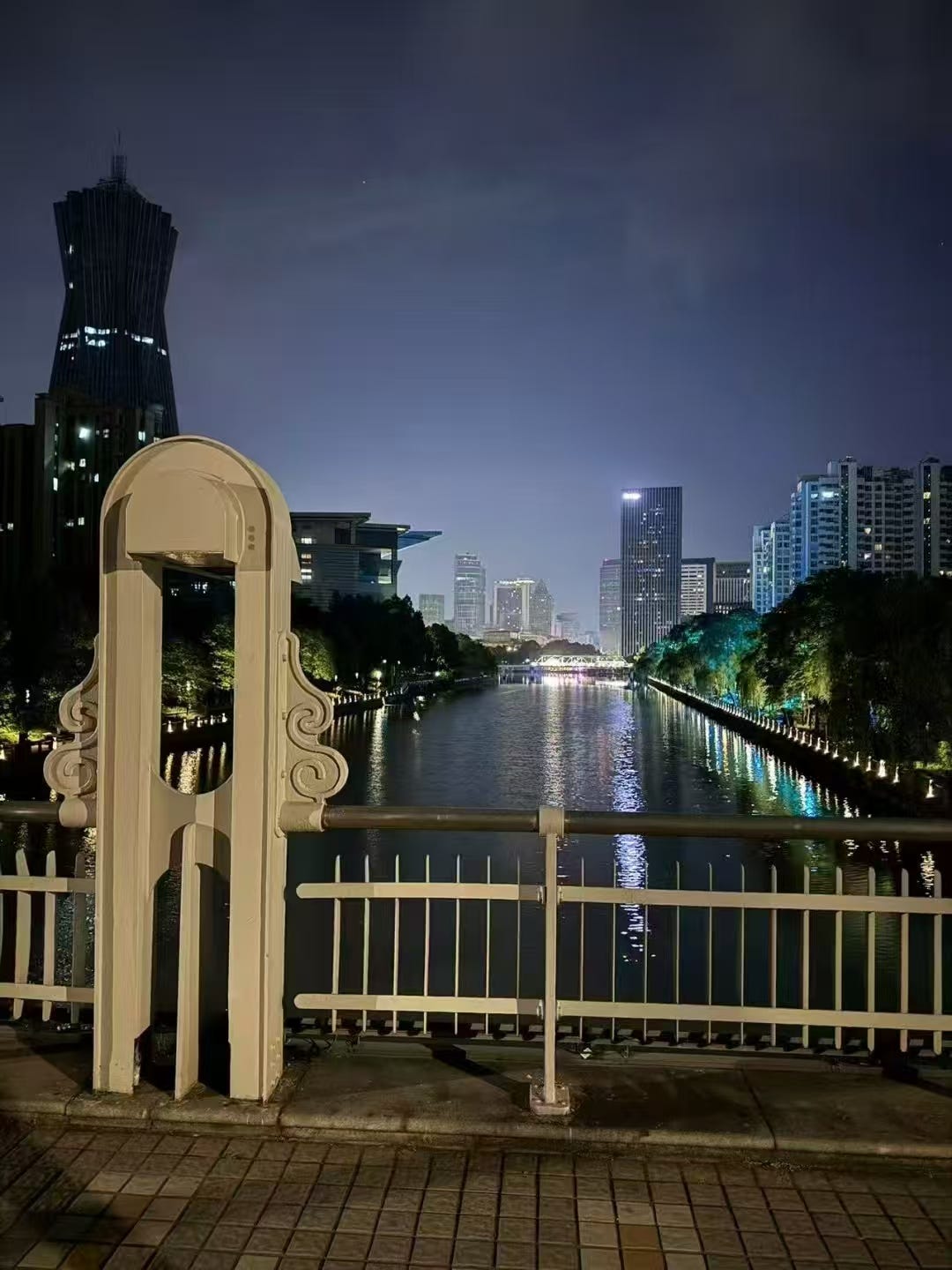 All night long - Hui - Medium