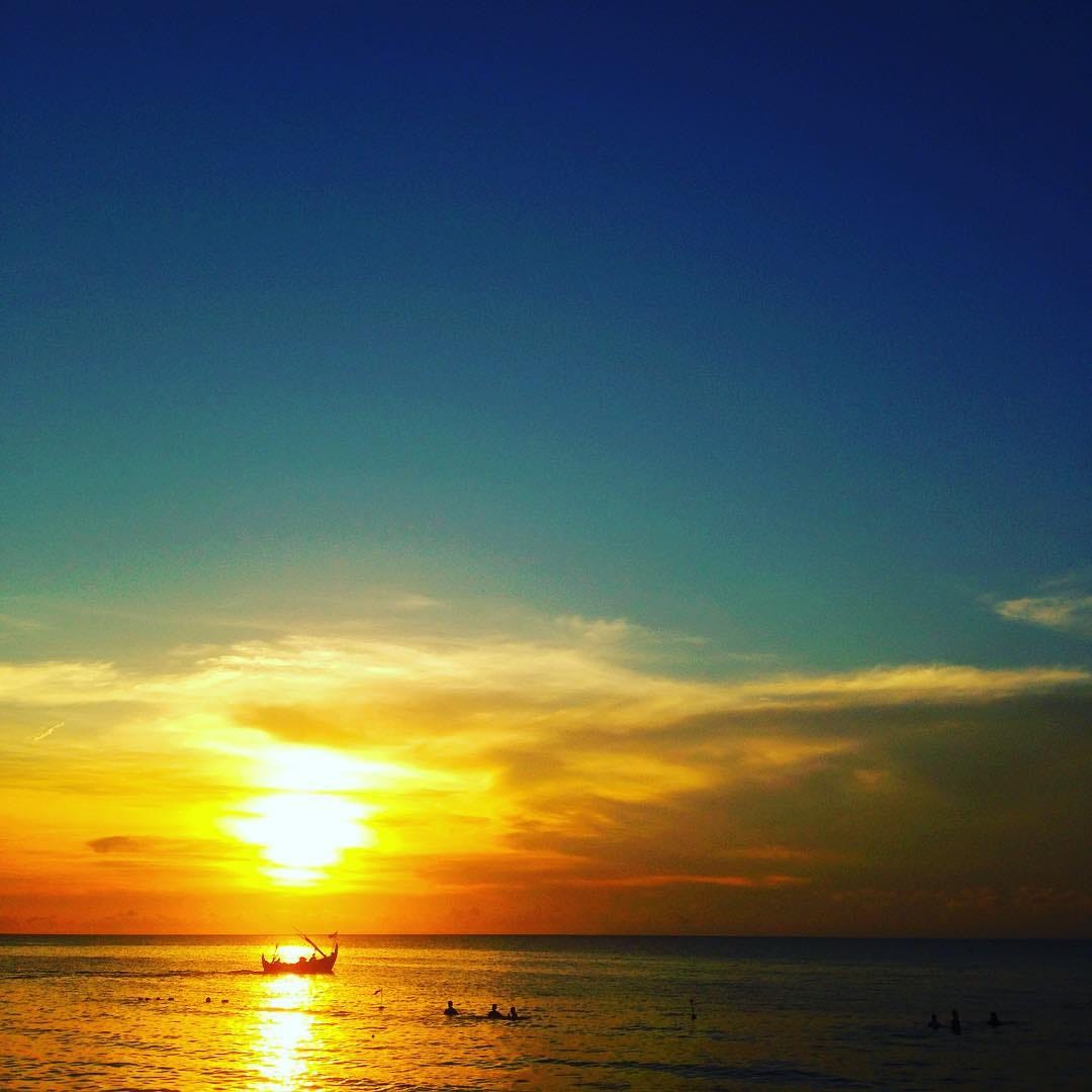 Menikmati Kuliner Laut Khas Jepara di Pantai Empu Rancak | by Pergi.com ...
