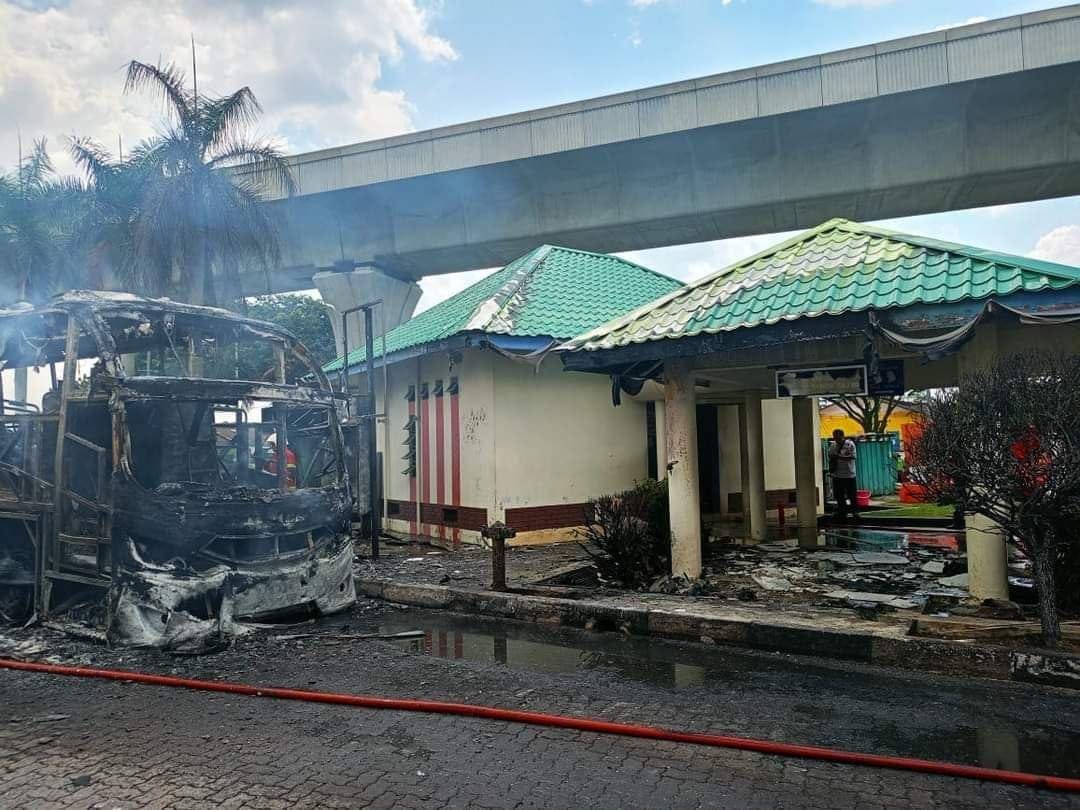 Narrow Escape: Singapore-Bound Express Bus Catches Fire at Sungai Besi ...