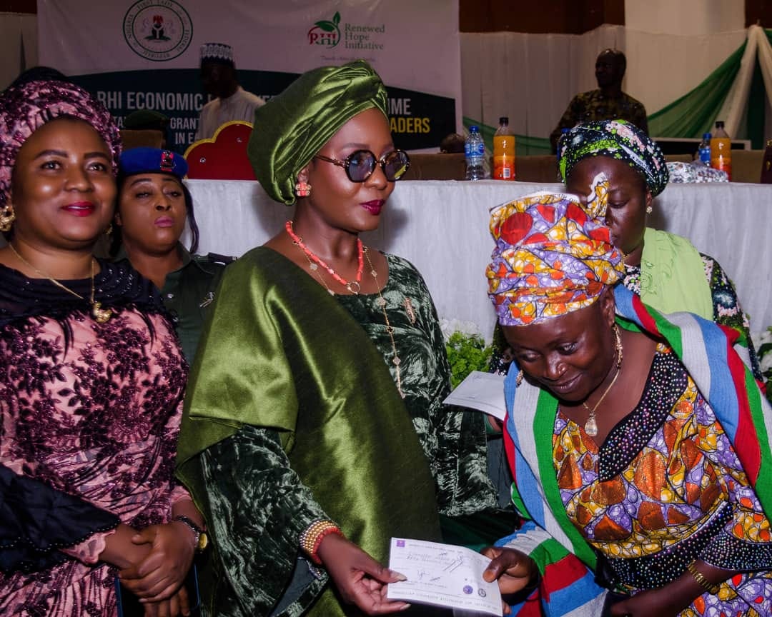 1,000 women petty traders benefit FG’s N50,000 empowerment grants each ...
