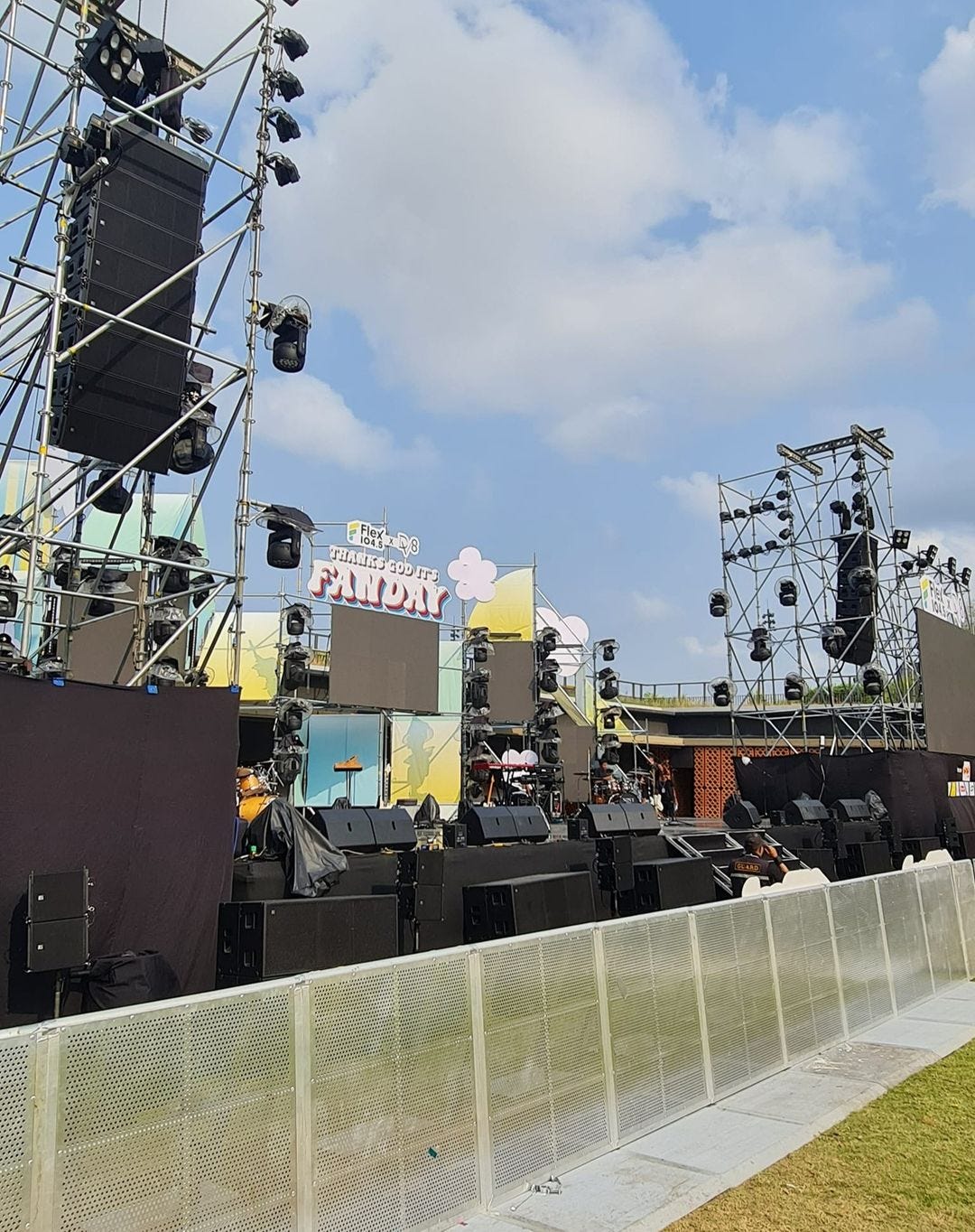 ZSOUND Line Array Speakers Shine at Major Event “FANDAY” in Thailand ...