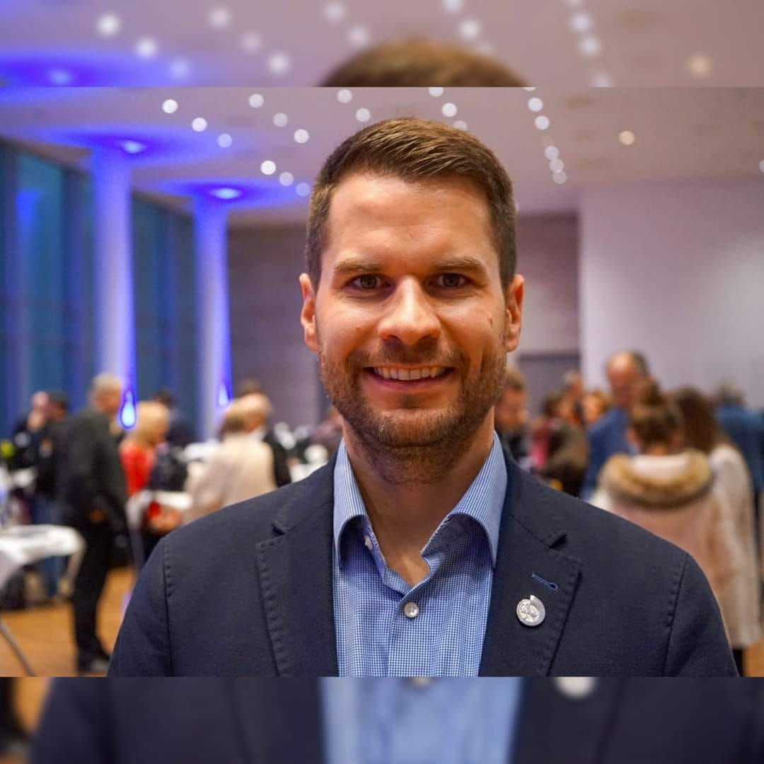 "𝐋𝐞𝐚𝐝𝐞𝐫𝐬𝐡𝐢𝐩 𝐢𝐬 𝐚𝐛𝐨𝐮𝐭 𝐡𝐚𝐯𝐢𝐧𝐠 𝐭𝐡𝐞 𝐜𝐨𝐮𝐫𝐚𝐠𝐞 𝐭𝐨 𝐭𝐚𝐤𝐞 𝐭𝐡𝐞 𝐟𝐢𝐫𝐬𝐭 𝐬𝐭𝐞𝐩." 💫 # ...