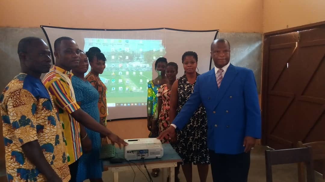 A Ghanaian-based in USA supports Kpeve EP Basic School with teaching ...