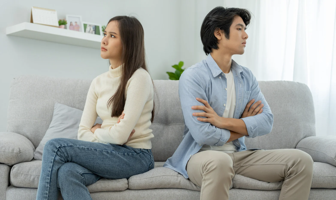 The 5 Tells that a Breakup Is Coming: Recognizing and Addressing Relationship Red Flags | by ...