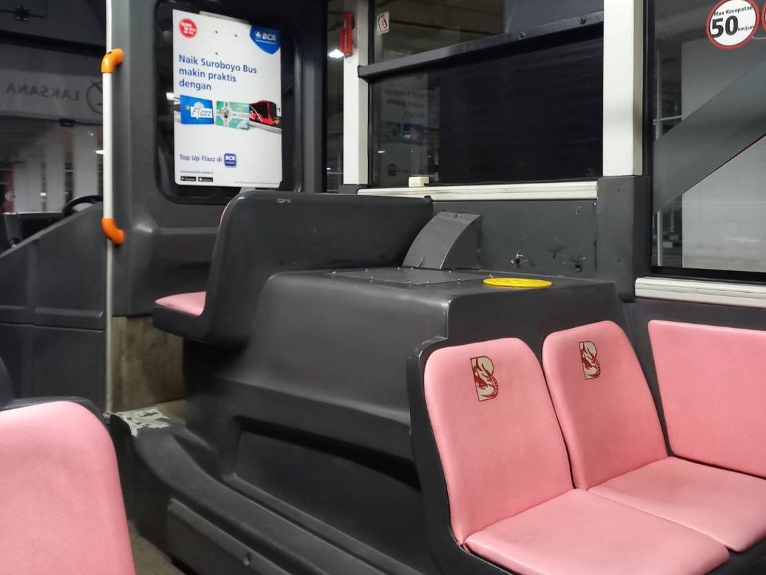 Mengejar Bus Terakhir. Dere, musisi pendatang baru Indonesia… | by ...