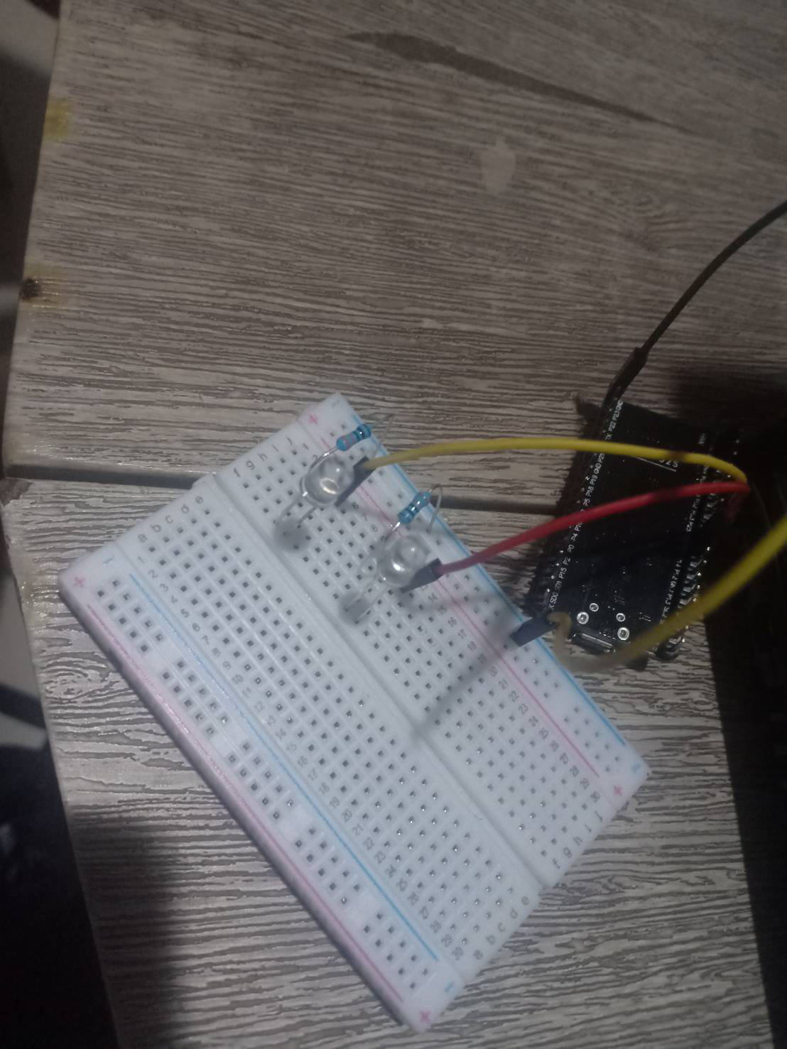 Web Server dengan ESP32 dan Kegagalan DHT11 | by Madiha Ainayya | Medium