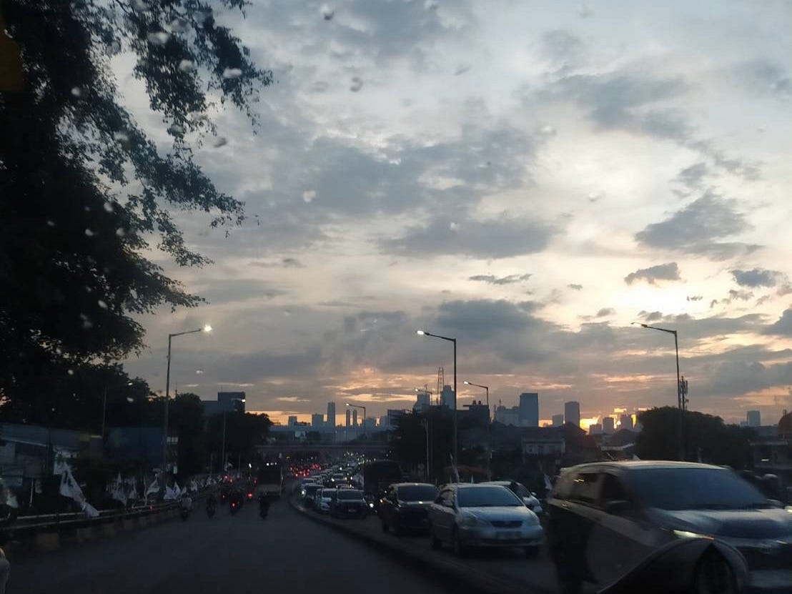 Twilight after work. the meeting that afternoon marked the… | by Haneyy ...