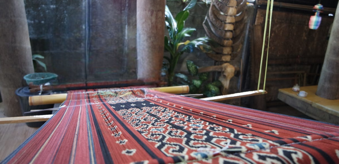 Jenis Corak Kain Toraja - Kirsten Nulph - Medium