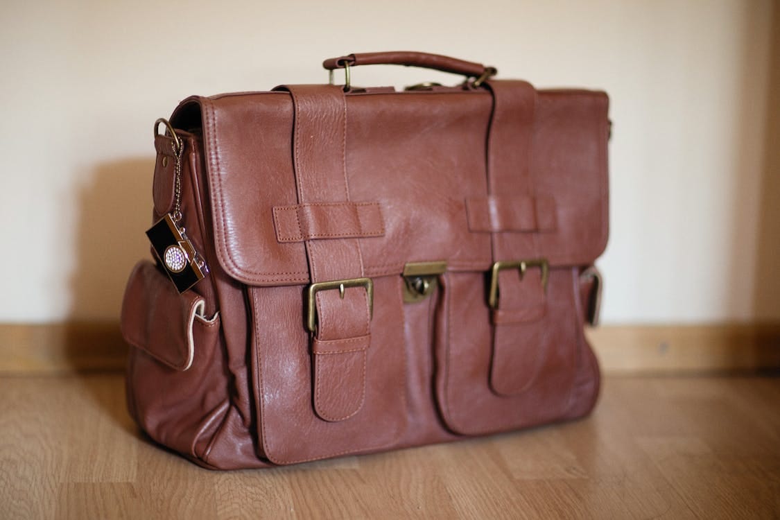 THE BEST BRIEFCASE MESSENGER BAG FOR MEN | by Hiddleston KH | Medium