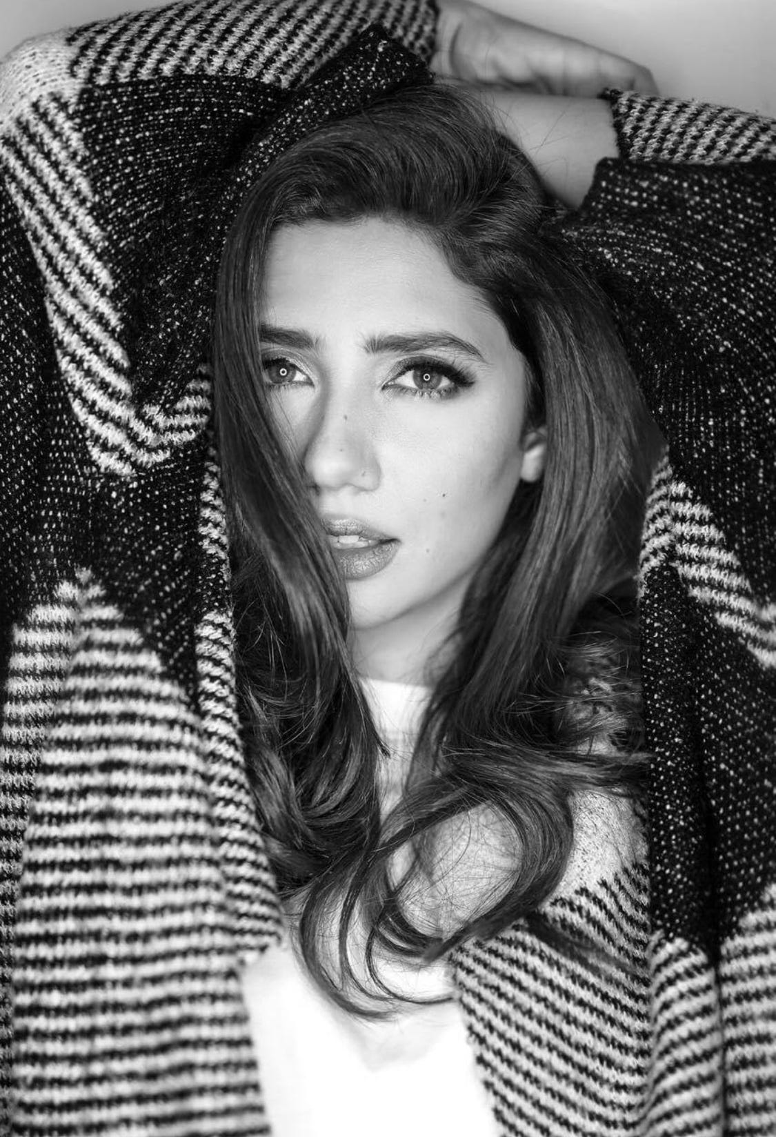 Mahira Khan: Redefining Pakistani Stardom Globally | by Ali Ajaz | May, 2024 | Medium