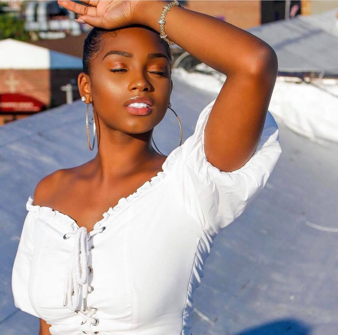 Revealing Ashlee — Rising New Mystery Artist with Millions of Viewers ...
