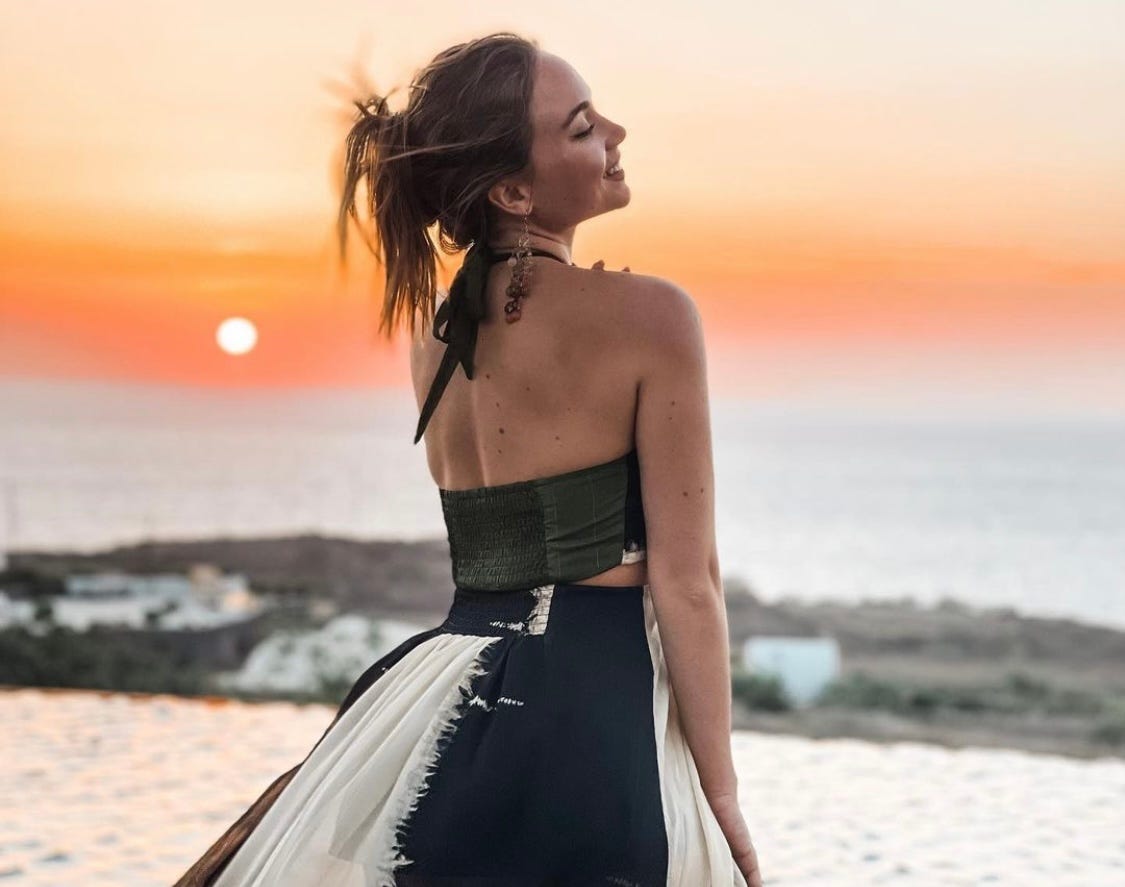 Noemi Hopper, a Spanish influencer that has reached to the highest. | by Daniela Corradi | Medium