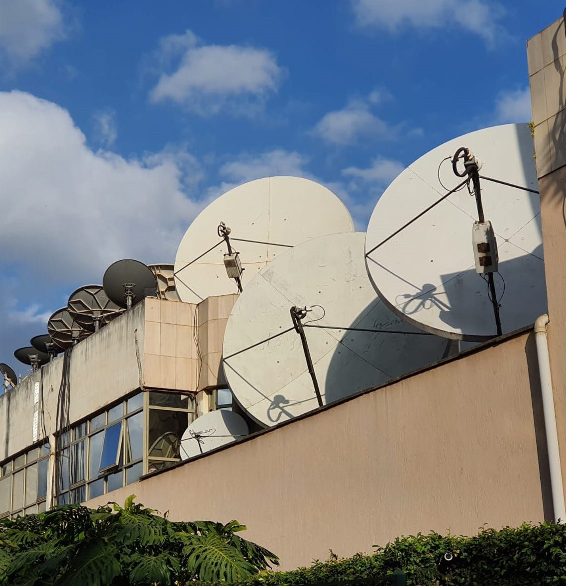 Prime Advantageous Features Of The Vsat System By Intersat May