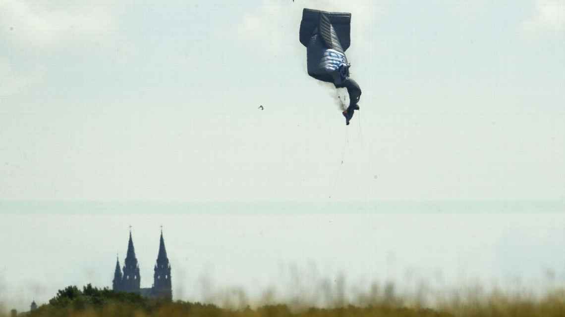 Blimp pilot suffers burns after crash near U.S. Open | by Read Me | Medium