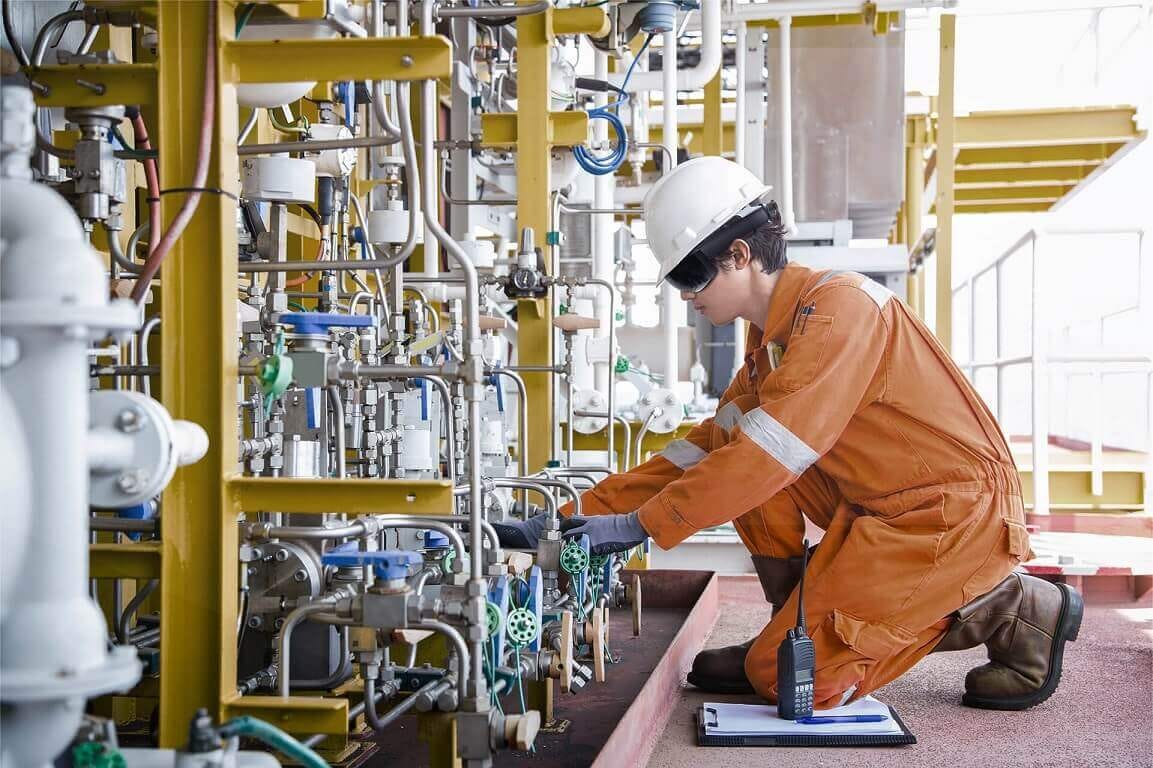 Augmented reality in the oil and gas industries can reduce the costs ...