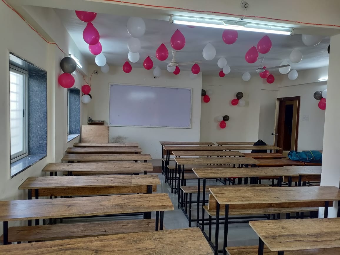 special Jee classes in karad - Ideal Academy - Medium