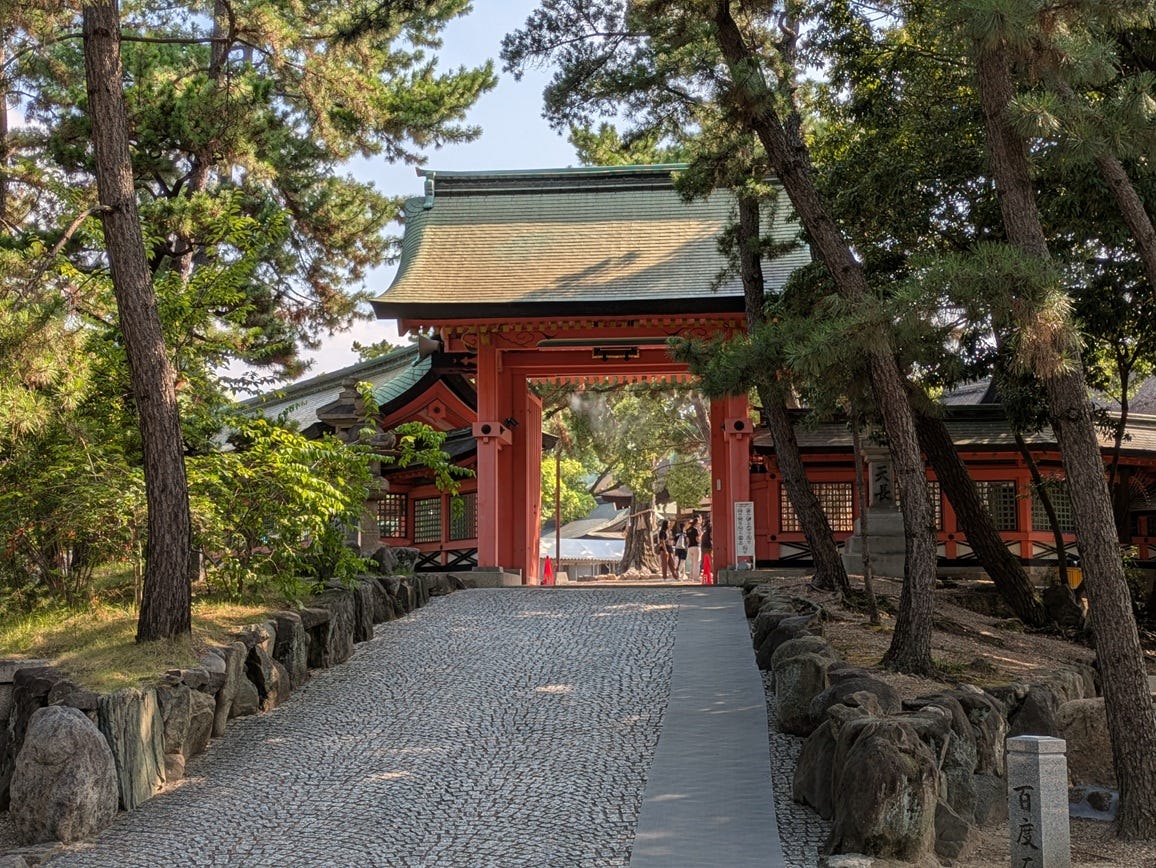 More than Yakisoba and Yukatas. On appreciating a local shrine as a ...
