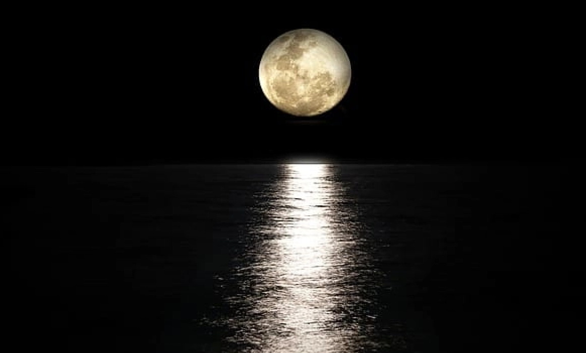 Does the Quran correctly state that the Moon is a reflected light? | by ...