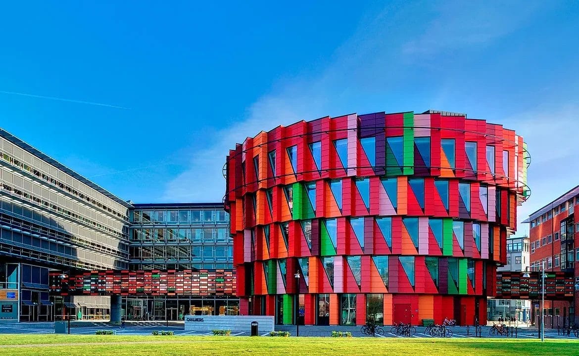 Acquaintance with the multi-colored color of the building | by ...