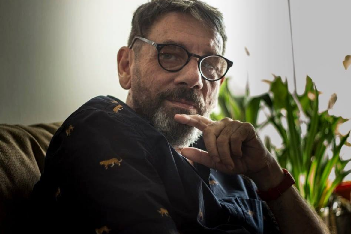 Mientras miro las nuevas olas. “No creemos en algo así como una poesía ...