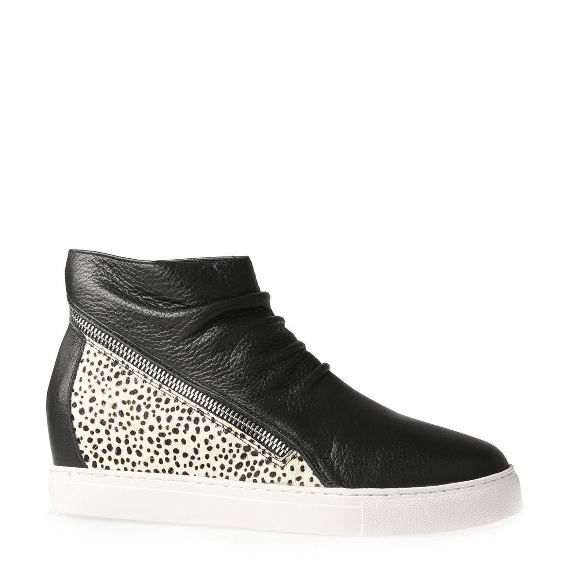 The Perfect Kicks: Sneakers for Women That Blend Style and Comfort | by ...