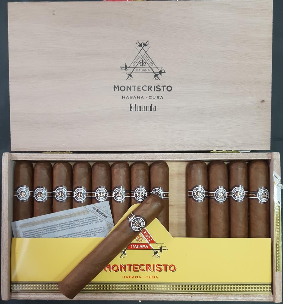 How to Select the Right Cigar Humidor in Mumbai | Best Quality Cigar ...