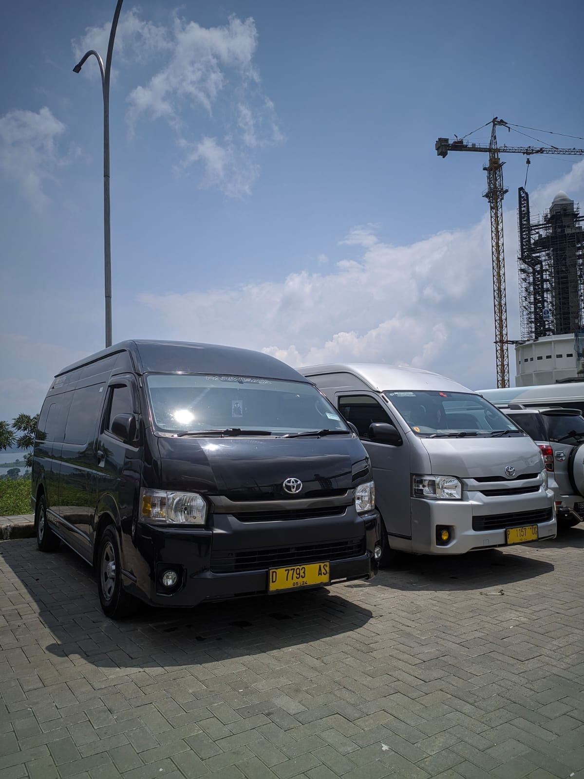 Sewa Hiace Bandung untuk Berwisata atau Liburan | by DEM HOLIDAY | Medium