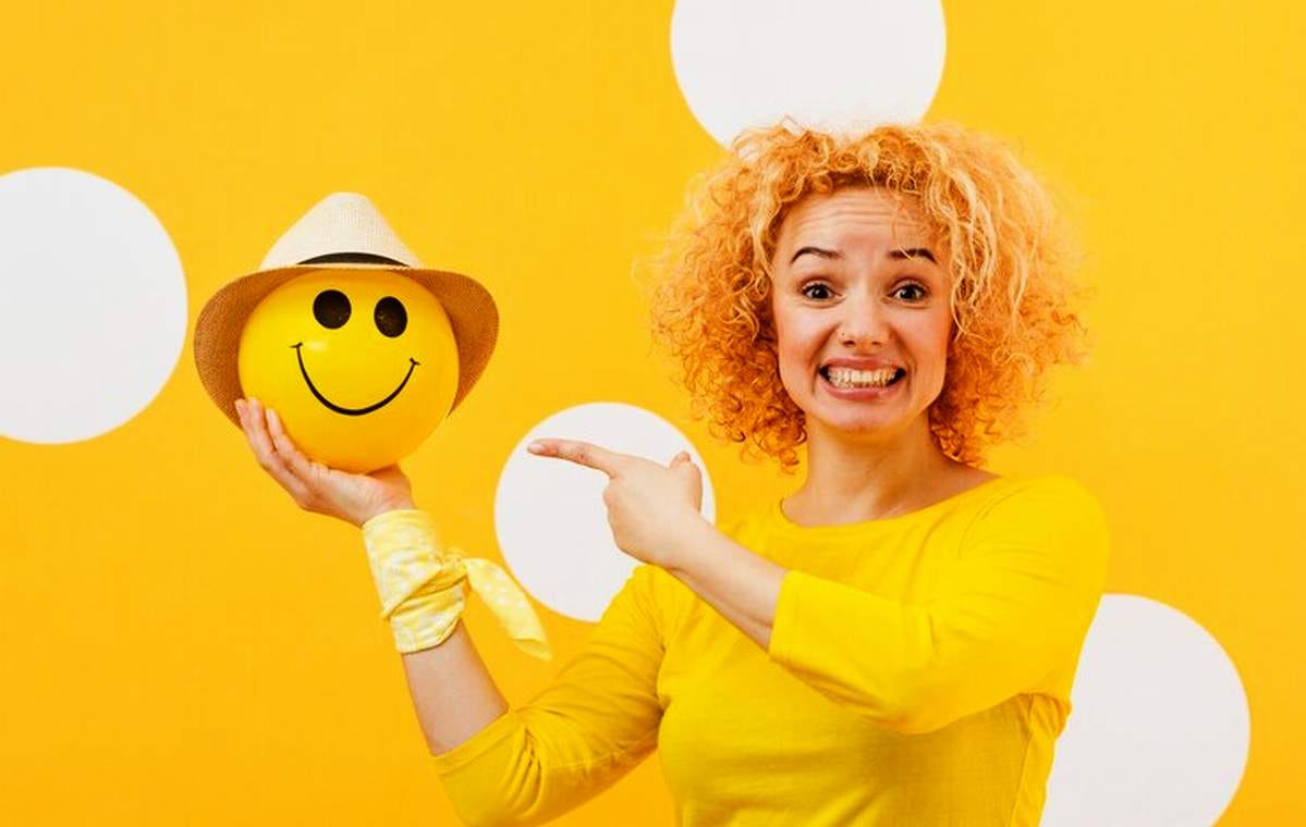 Smile at Strangers | Good Vibes Club