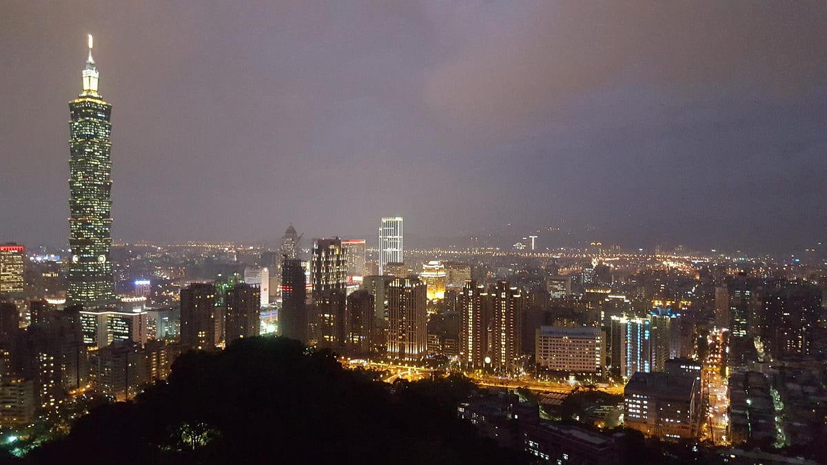 The Elephant Mountain Hike — Epic view of Taipei | by Happy Face ...