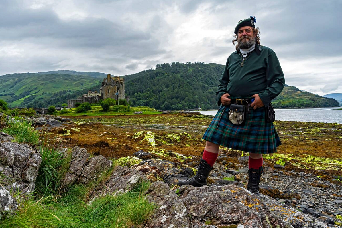 Best Kilts for Men — Men’s Highland Kilts! | by Diyabutt | Medium
