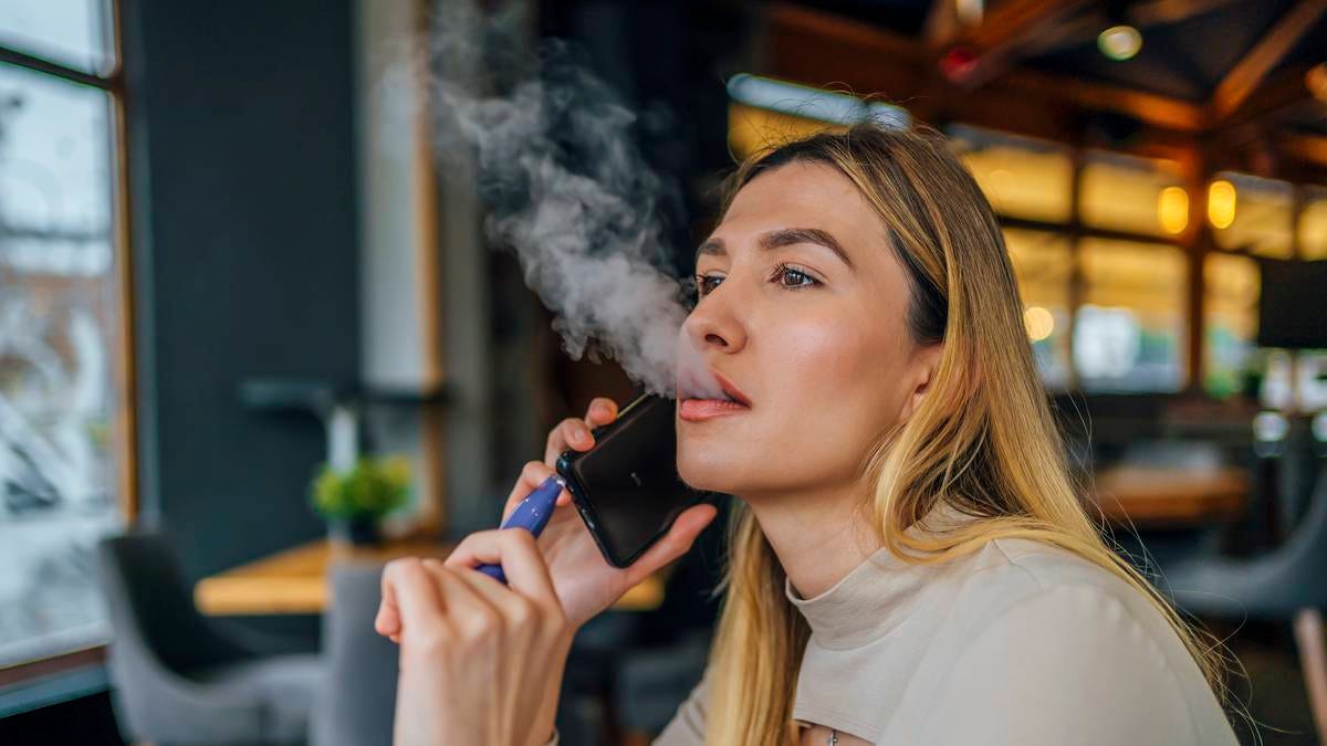 How one woman went from being a non-smoker to a vape addict — NZ Herald ...